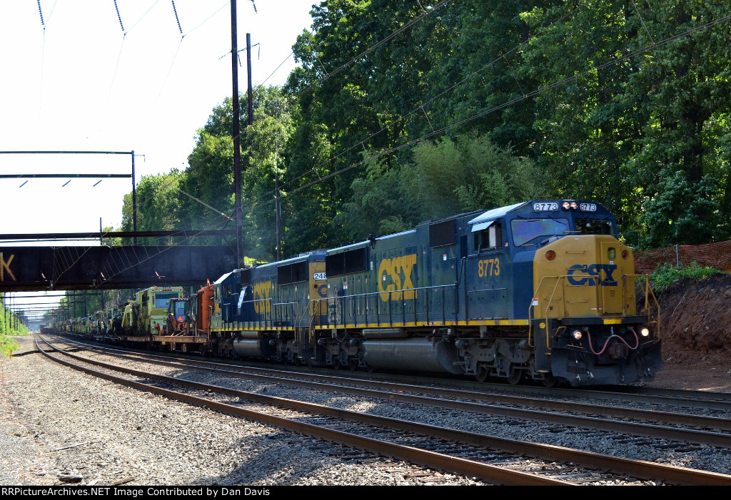 CSX SD60M 8773 leads Work Extra W035-22